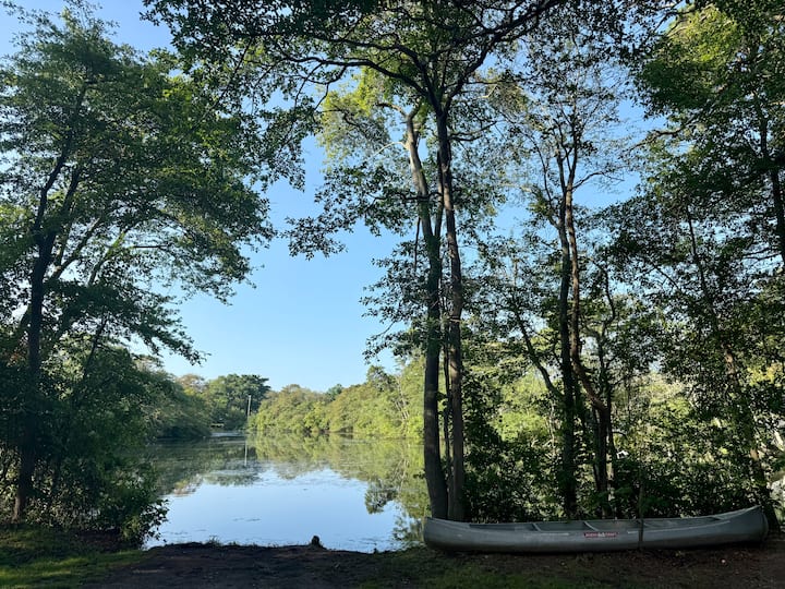 Lakefront Getaway + Canoe + Close To State Beaches - Deer Park, NY