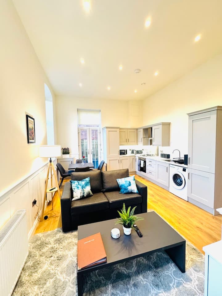 P1 · 1-bed By Ormeau Park • Walk To Cafés - Belfast