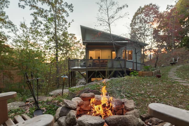 Serene Rock Garden Getaway With Hot Tub - Black Mountain, NC