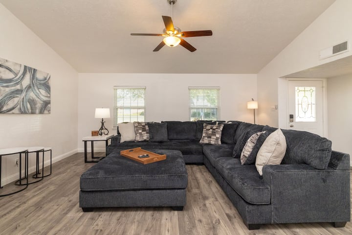 Pool W/ Basketball Hoop + Game Room | Sleeps 8 - Plano, TX
