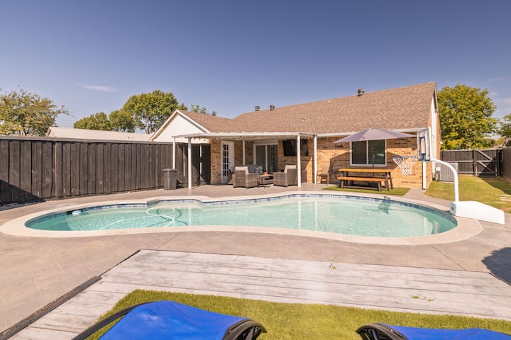 Private Pool, Game Room, Backyard Tv + Fenced Yard - Plano, TX