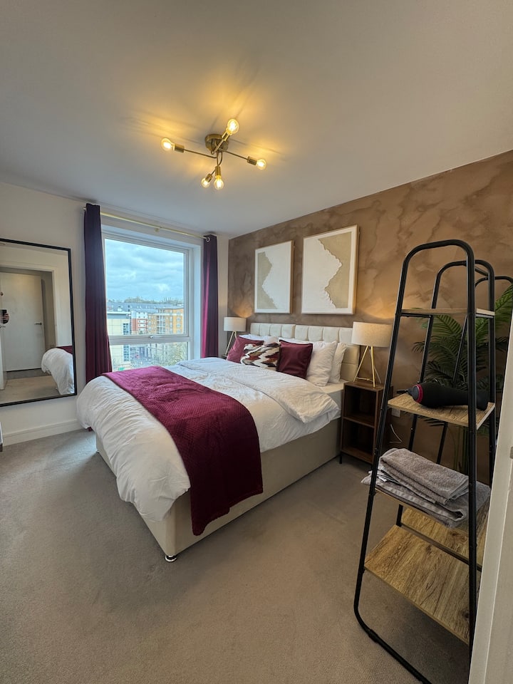 2 Bed Apartment + Parking | Long Stays - Hemel Hempstead