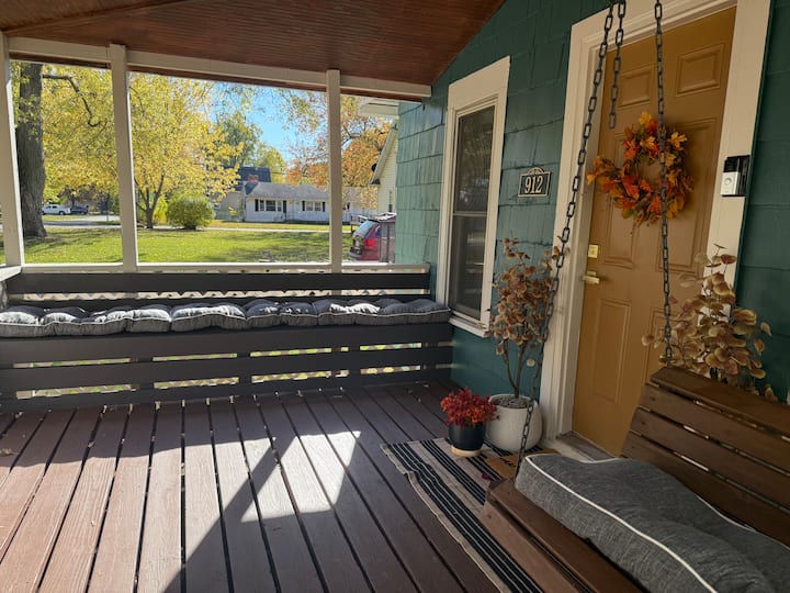 The Wayne House - Beautiful Bungalow! - Jackson, MI