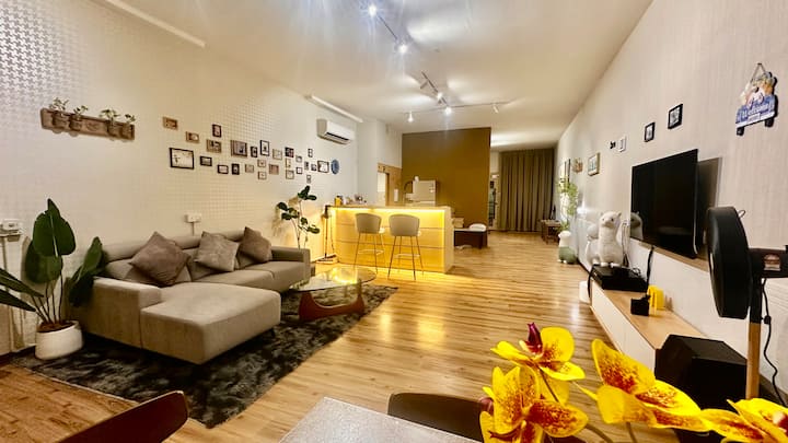 Yuri Homestay Kuching  10 Pax @ Galacity 美食娱乐一条街 - クチン