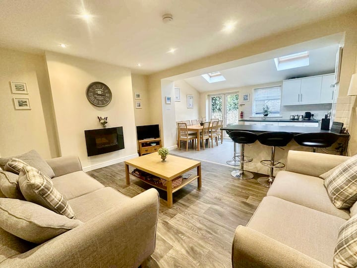 Matlock Views A Perfect Place In The Heart Of Town - Matlock