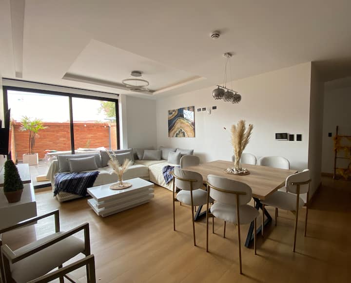 “Dep. Moderno Y Acogedor, Excelente Ubicación” - Cuenca