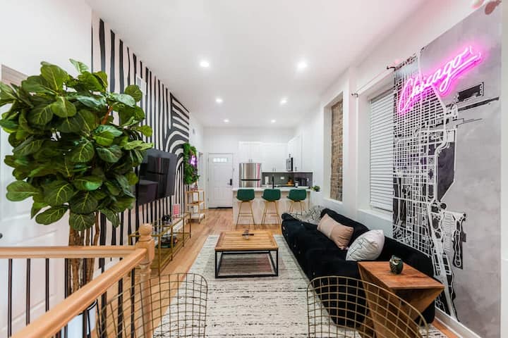 Bold 3br West Town Sleeps 8 | Rftp | Free Parking! - McKinley Park - Chicago