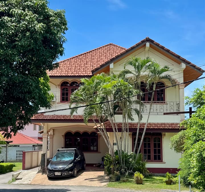 Walk To Karon Beach 4 Bedroom Local House[lo-fi] - Kata Beach