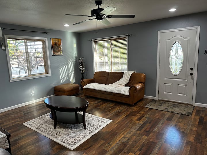 Spacious 3 Bedroom Home In The Heart Of Wenatchee - Wenatchee, WA