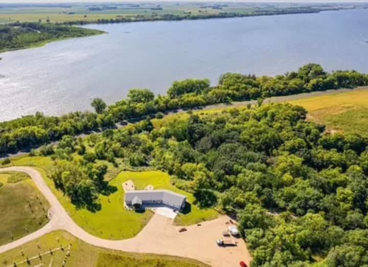 Peaceful Lake Home Retreat. - Montevideo, MN