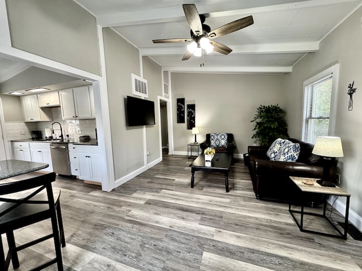 Little Hidden Bungalow — Private, Peaceful & Cozy - Riga, MI