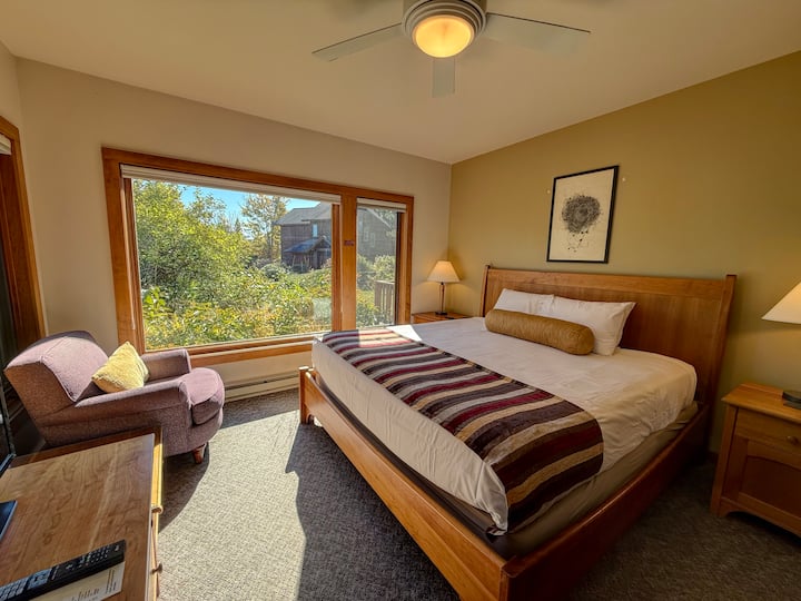 Hillside Lower One Bedroom Condo - Lutsen, MN