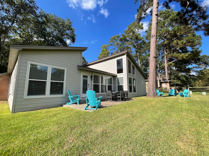 2100 Sq Ft - 4/3 A Stone’s Throw From Lake Conroe - Conroe, TX