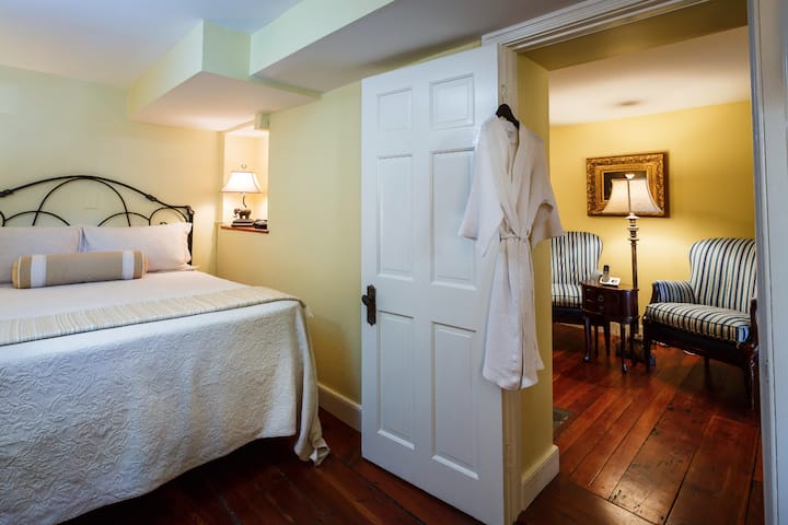 Savannah - Eliza Thompson House - Savannah