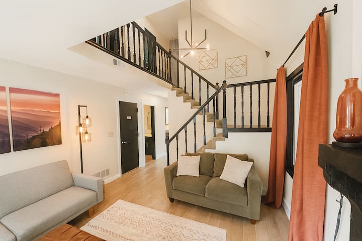 Cozy 2br Near Ku & Hospital W/ Quiet Backyard - Lawrence, KS