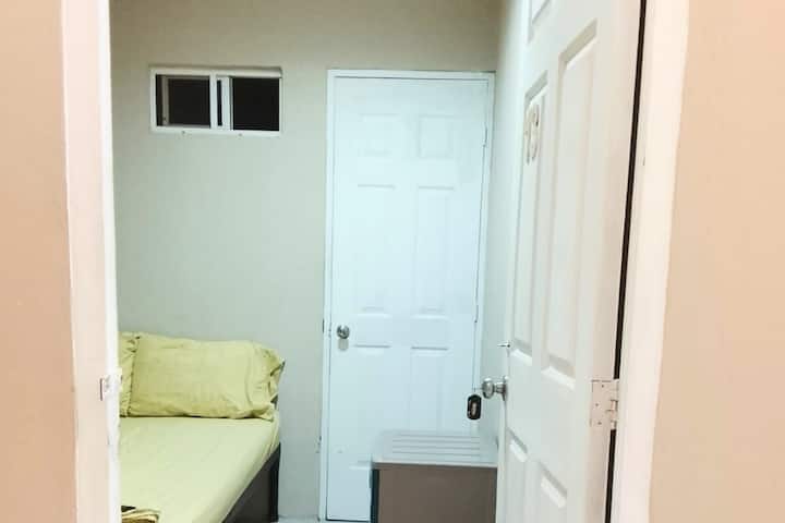 Habitación Doble Con Abanico #13. Hostal Casa Luna - Managua