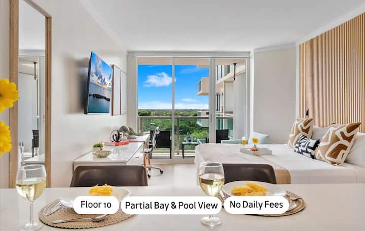 Bay View Studio Suite With Private Balcony - Coral Gables, FL