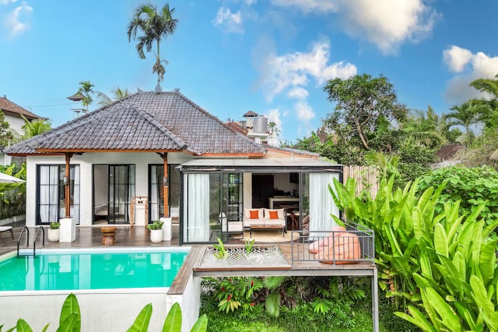 Brand New Tropical Villa+infinity Pool+garden Bath - Indonesia