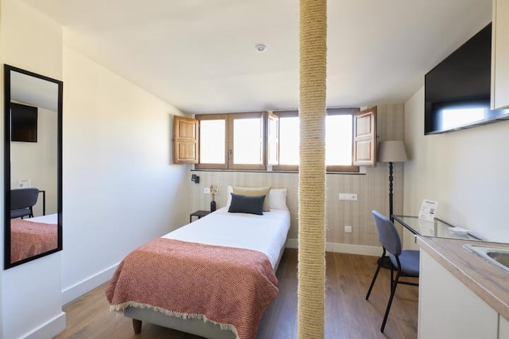 Bordadores By Valdesierra - Estudio Individual - Salamanca, Spain