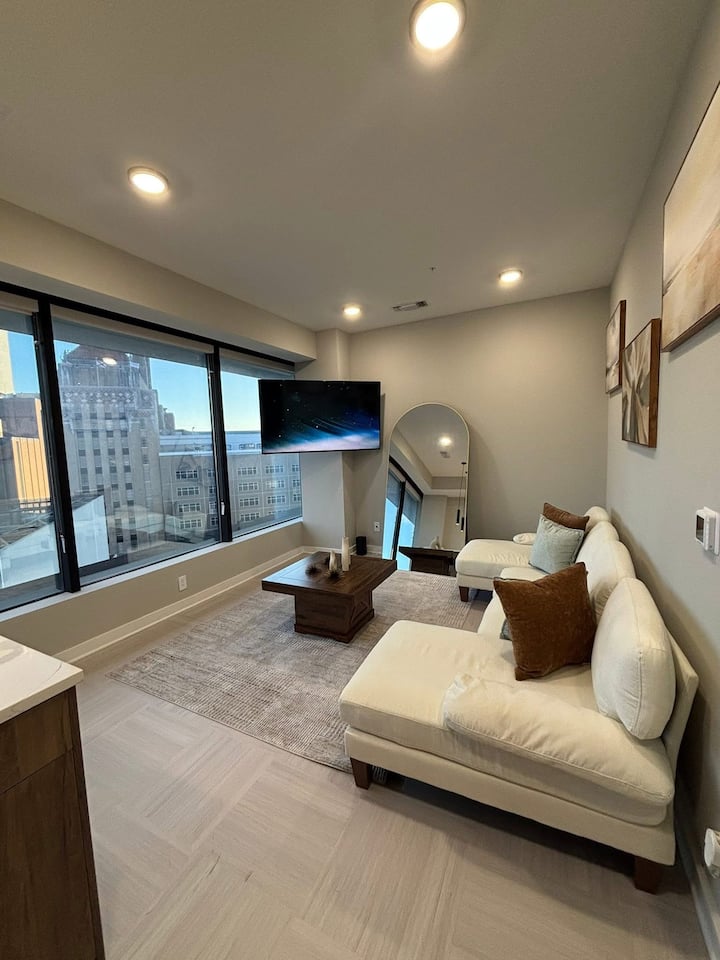 Luxurious High-rise Apartment Downtown Birmingham - Birmingham, AL