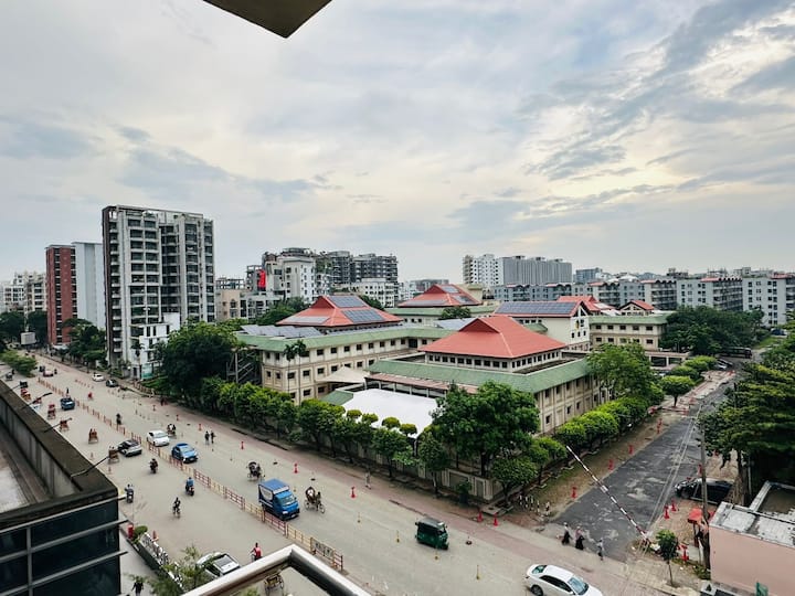 Spacious 3br Apartment With Balcony, Ac & Parking - Dhaka
