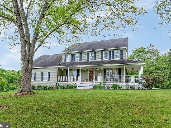 Cozy Catlett Home With Wraparound Porch - Gainesville, VA