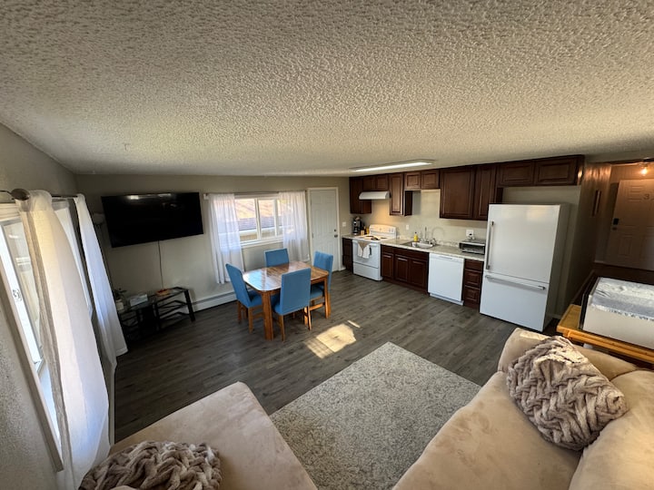 Cozy 2 Bed/1bath Apt Near Anc With A Big Yard - Anchorage