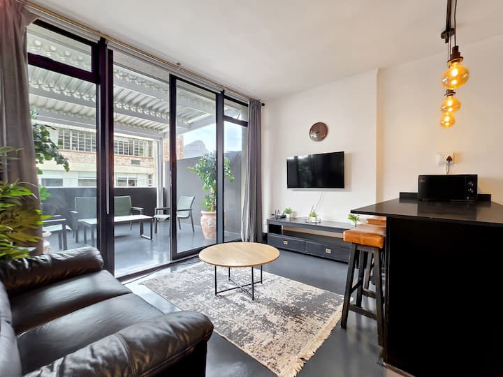 Central Studio With Gym & Pool - Camps Bay