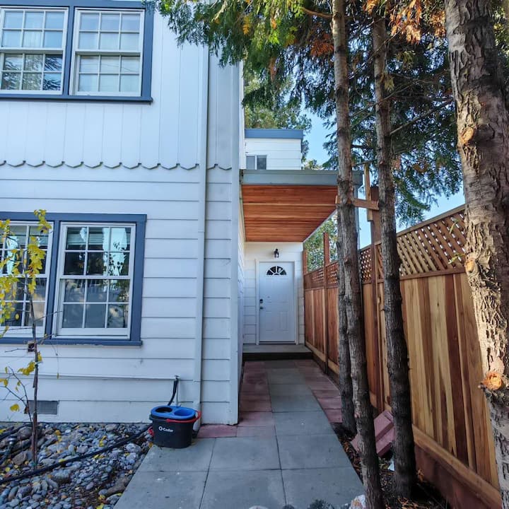 Spacious Cozy Modern Apartment - Santa Rosa