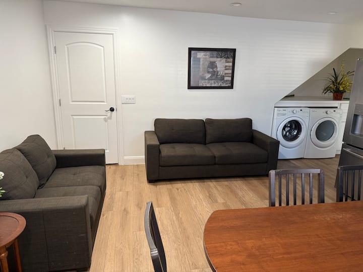 Spacious Cozy Apartment - Santa Rosa, CA