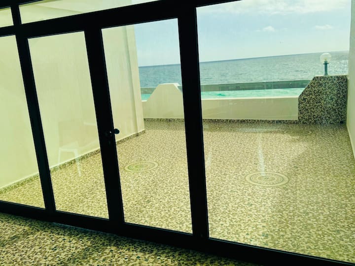 Pied Dans L'eau Vue Sur Mer Sable Fin 2ème éTage - Túnez