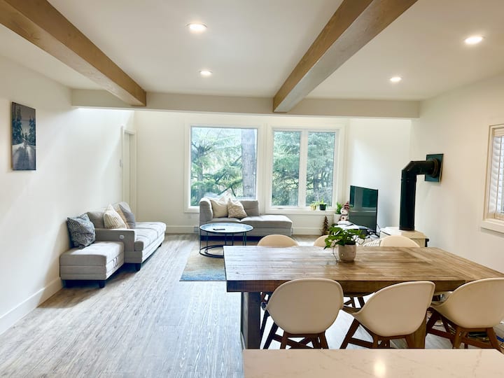 Location! Newly Renovated 3 1/2bd Close To Village - ウィスラー