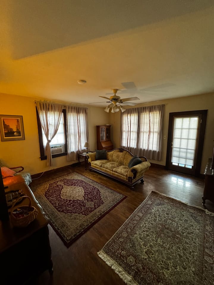 Beautiful 1930s Apartment #2 - Jackson, TN