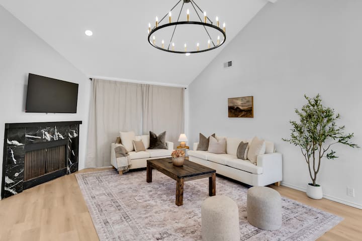 The Easton. Updated, Spacious Backyard - Grapevine, TX