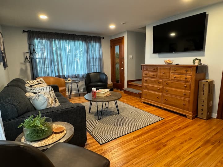 Buffalo Airport Retreat: Spacious-relaxing-parking - Lancaster, NY