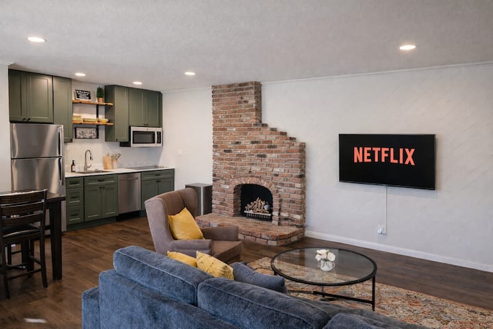 Private 2br Guesthouse | Full Kitchen | Low Fees - West Covina, CA