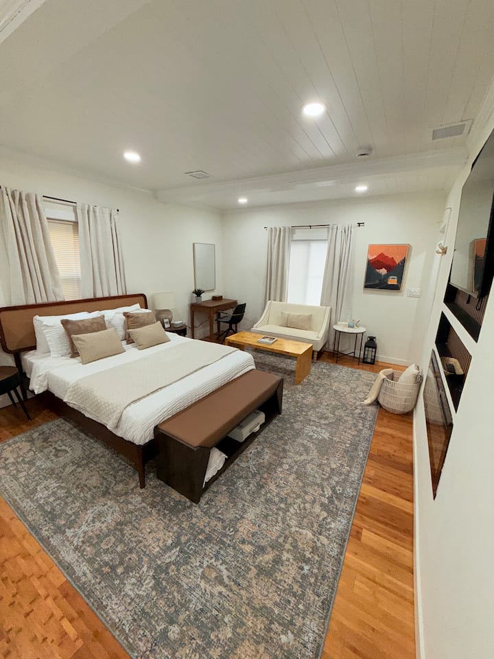 Hofstra Studio B- Reaza Stays - Freeport, NY