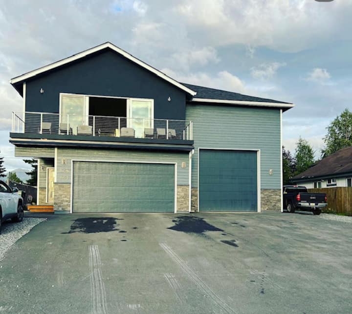 Beautiful Alaskan 3 Bedroom 2 Bath - Anchorage, AK