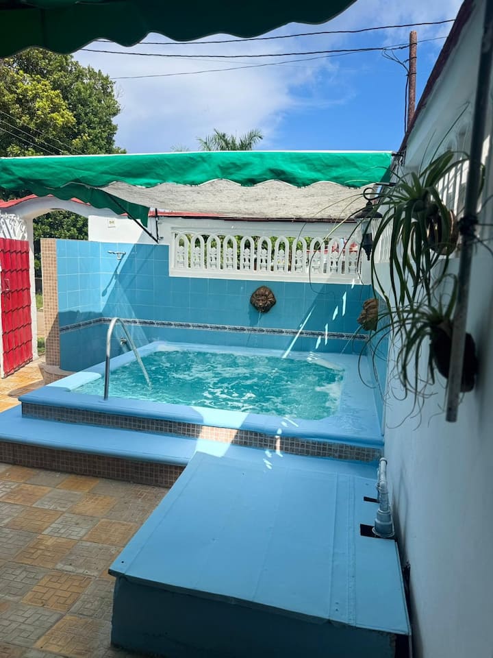 Casa Jacuzzi - Havana