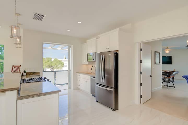 Luxury Naples Apartment | Walk To Beach & Pier - Naples, FL