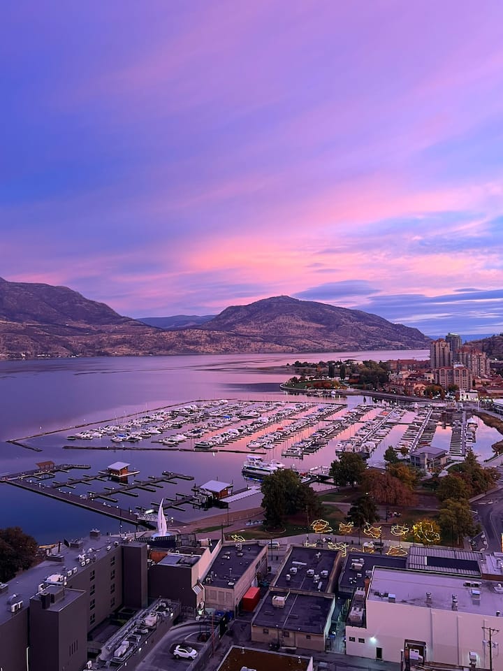 Luxury 1-br Condo | Water Street By The Park - Kelowna