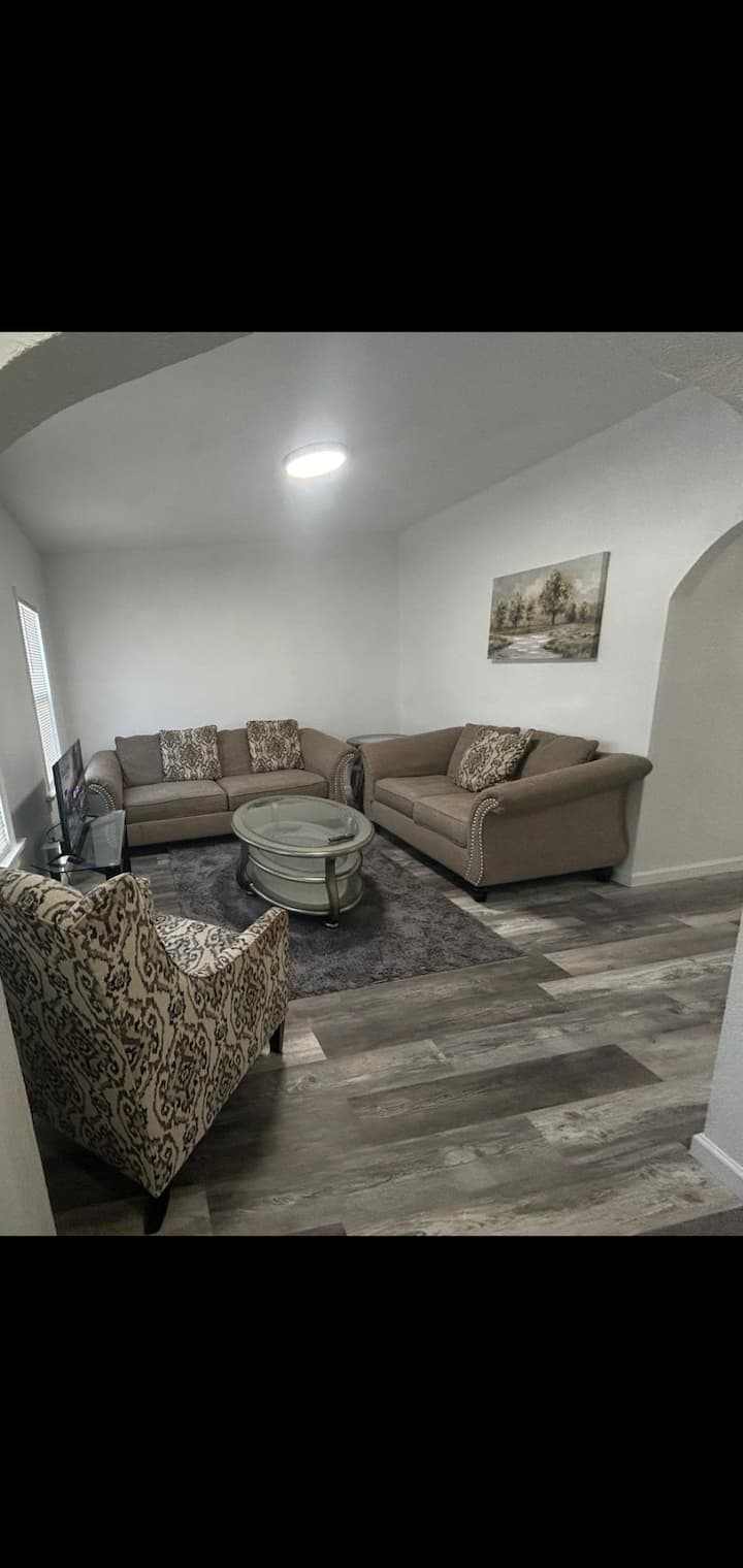 Newly Renovated Home Near Toledo Hospital – Quiet - Toledo, OH