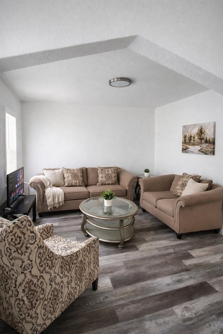 Cozy Modern • Near Toledo Hospital • Fiber Wifi - Toledo, OH