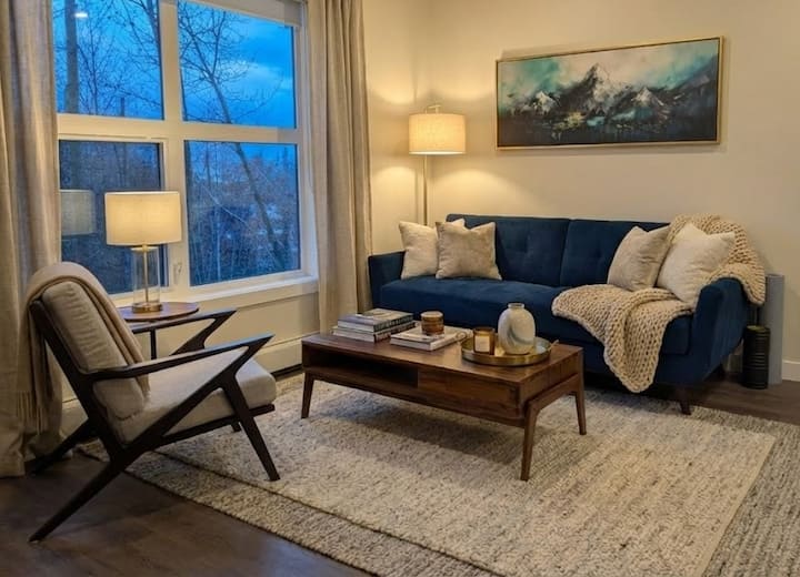 Downtown Golden Serenity Suite - Riverstone Condo - Golden