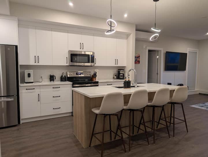 Downtown Golden Serenity Suite - Riverstone Condo - Golden