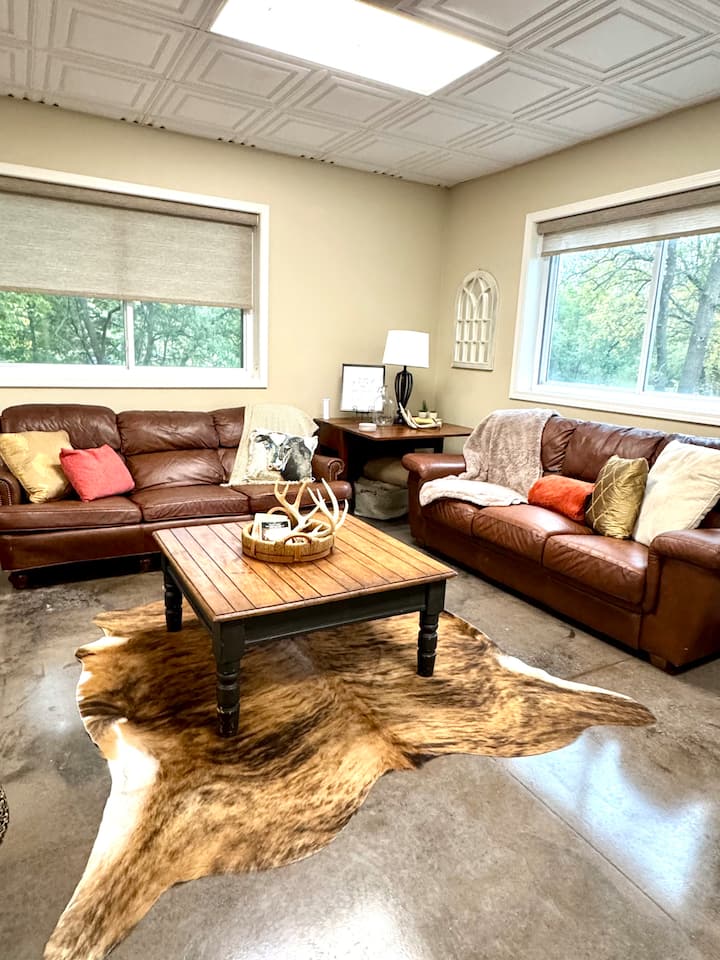 The Cabin At Loughery Farm
Air Bnb And Day Rental - Kansas City, MO