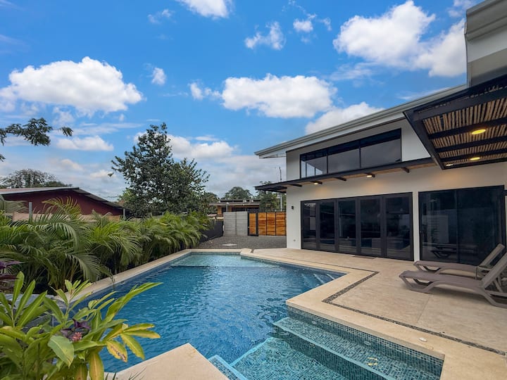 Momby Blue Resort | Pool, Ac, Walk To The Beach - Puerto Viejo de Talamanca