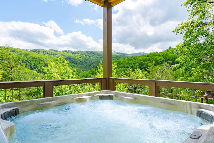 Modern Smoky Escape | 5br, Views, Sauna, Hot Tub + - Gatlinburg, TN