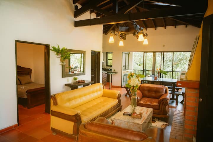 Finca Con Caballos, Paisajes Verdes Y Vida Rural - Colombia