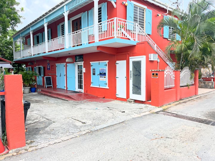 100ft From People Ferry, 1 Bedroom. - Cruz Bay
